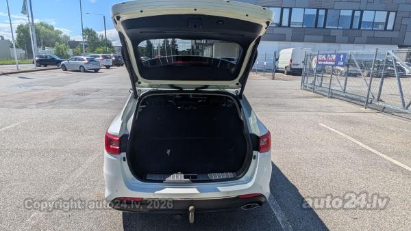 White Kia Optima 2017 in Tallinn, with an engine capacity of 1.70 L and mileage of 224 thousand km for 8900 €, photo 9 on AUTOMOTO.COM.LV