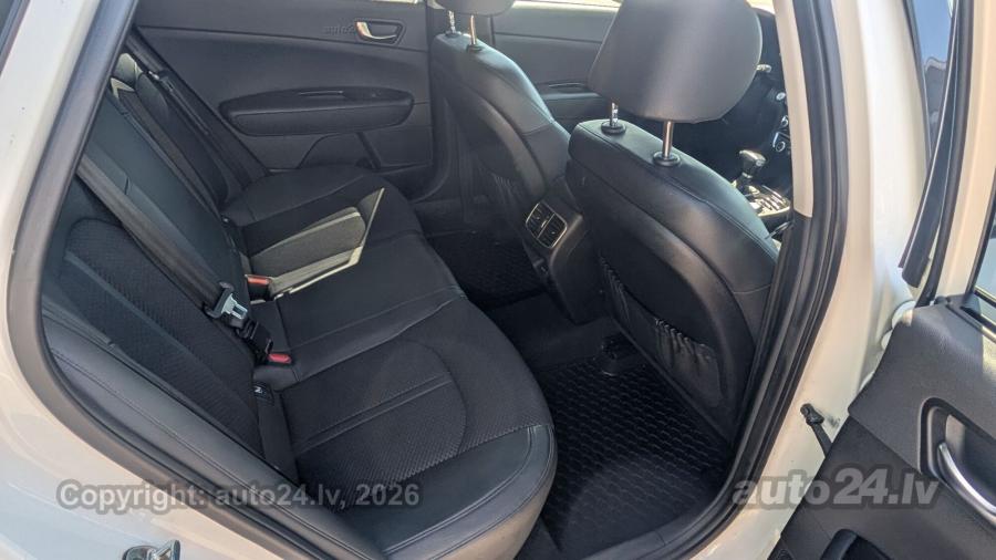 Balts Kia Optima 2017 Tallina, ar dzinēja tilpumu 1.70 L un nobraukumu 224 tūkst. km par 8900 €, foto 14 vietnē AUTOMOTO.COM.LV