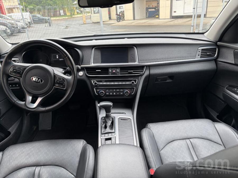 White Kia Optima 2017 in Riga, with an engine capacity of 2.00 L and mileage of 231 thousand km for 9200 €, photo 6 on AUTOMOTO.COM.LV
