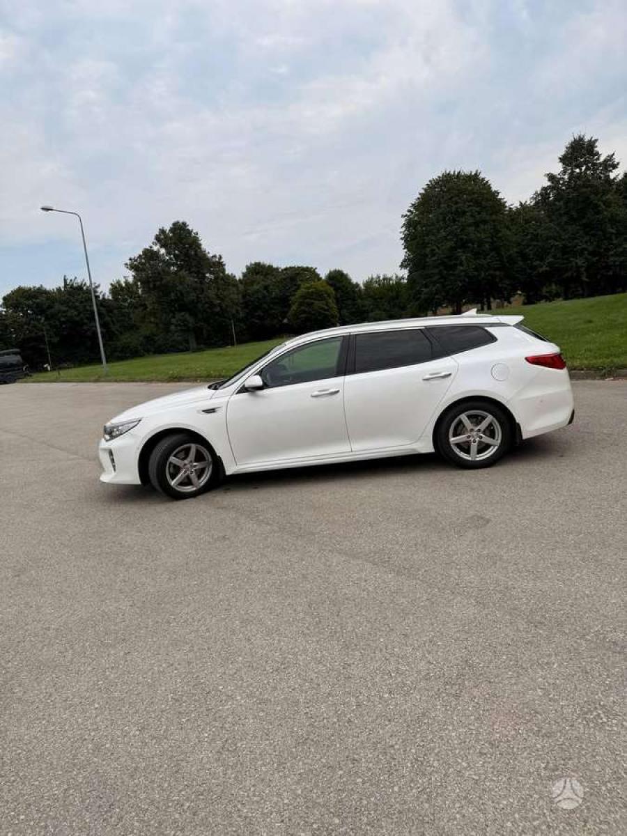 White Kia Optima 2017 in Klaipeda, with an engine capacity of 1.69 L and mileage of 269 thousand km for 5250 €, photo 5 on AUTOMOTO.COM.LV