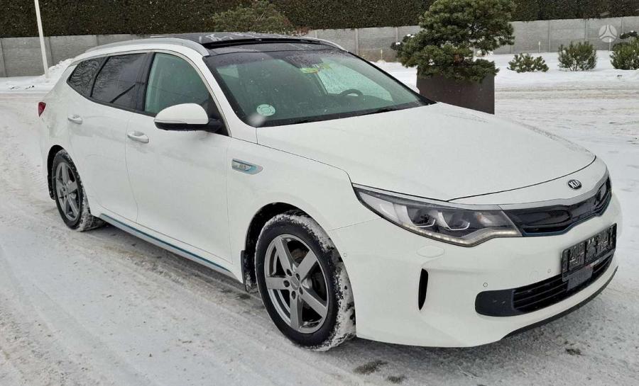 White Kia Optima 2018 in Taurage, with an engine capacity of 2.00 L and mileage of 163 thousand km for 8800 €, photo 1 on AUTOMOTO.COM.LV