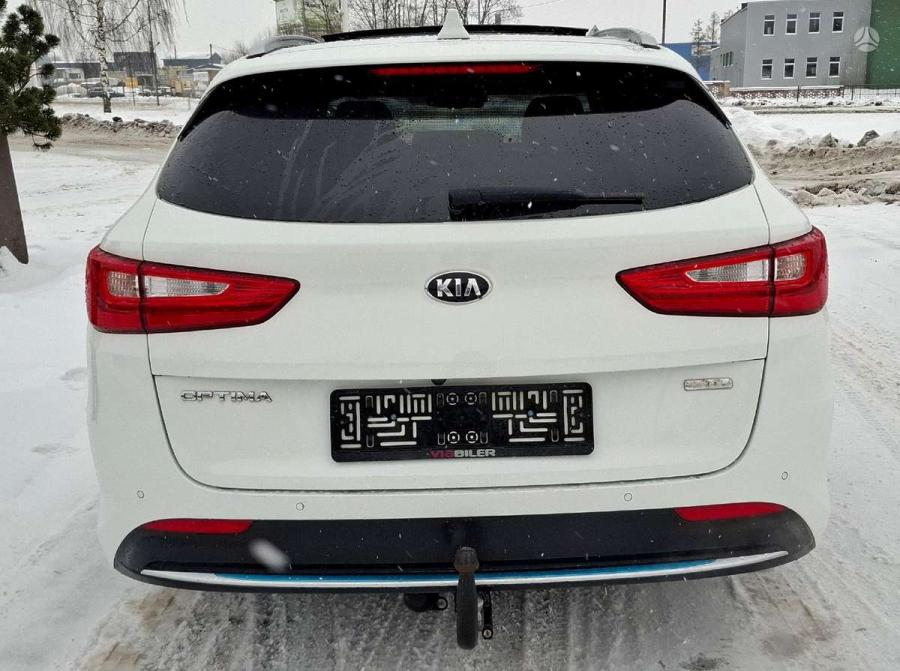 White Kia Optima 2018 in Taurage, with an engine capacity of 2.00 L and mileage of 163 thousand km for 8800 €, photo 8 on AUTOMOTO.COM.LV