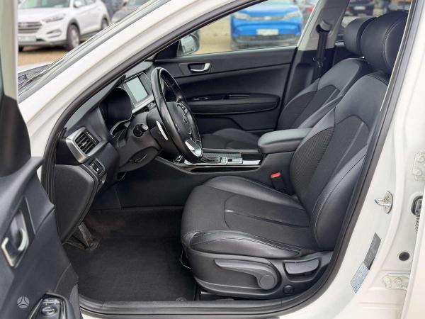 White Kia Optima 2019 in Siauliai, with an engine capacity of 1.60 L and mileage of 259 thousand km for 8200 €, photo 11 on AUTOMOTO.COM.LV