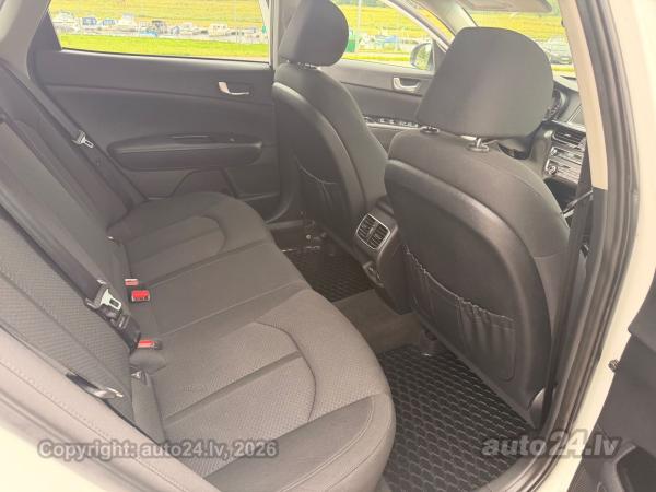White Kia Optima 2020 in Tartu, with an engine capacity of 1.60 L and mileage of 173 thousand km for 11499 €, photo 10 on AUTOMOTO.COM.LV