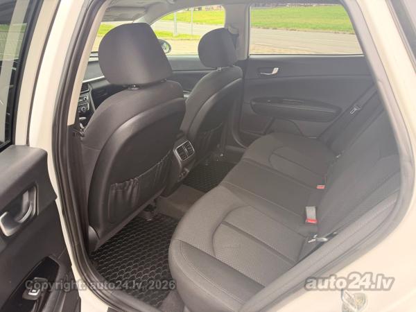 White Kia Optima 2020 in Tartu, with an engine capacity of 1.60 L and mileage of 173 thousand km for 11499 €, photo 11 on AUTOMOTO.COM.LV