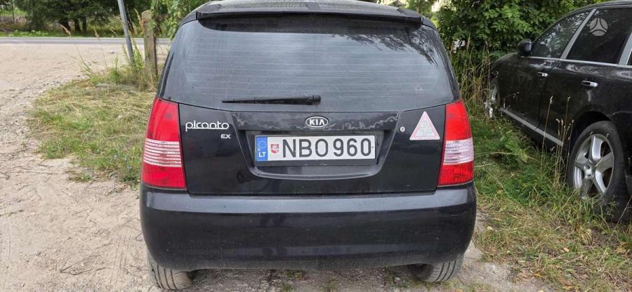 Black Kia Picanto 2006 in Vilnius, with an engine capacity of 1.09 L and mileage of 150 thousand km for 430 €, photo 5 on AUTOMOTO.COM.LV