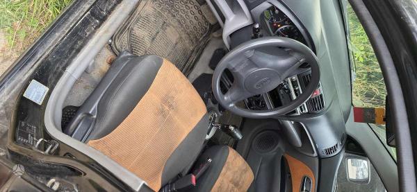 Black Kia Picanto 2006 in Vilnius, with an engine capacity of 1.09 L and mileage of 150 thousand km for 430 €, photo 7 on AUTOMOTO.COM.LV