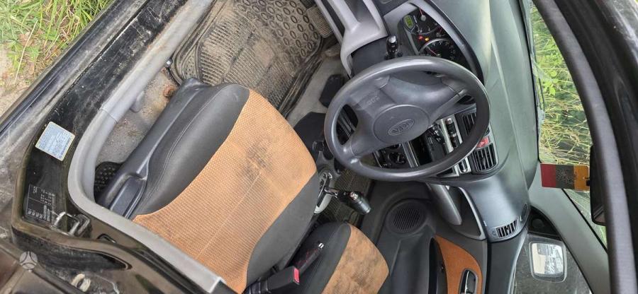 Black Kia Picanto 2006 in Vilnius, with an engine capacity of 1.09 L and mileage of 150 thousand km for 430 €, photo 8 on AUTOMOTO.COM.LV