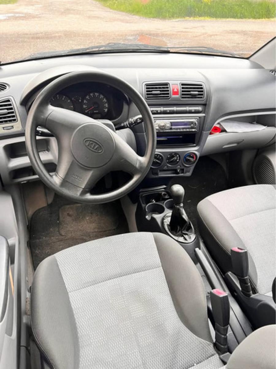 Pelēks Kia Picanto 2007 Narva, ar dzinēja tilpumu 1.10 L un nobraukumu 250 tūkst. km par 399 €, foto 4 vietnē AUTOMOTO.COM.LV