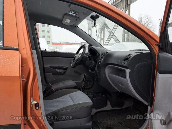 Orange Kia Picanto 2007 in Tallinn, with an engine capacity of 1.10 L and mileage of 116 thousand km for 599 €, photo 6 on AUTOMOTO.COM.LV
