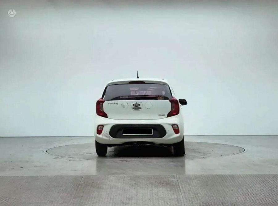 White Kia Picanto 2020 in Vilnius, with an engine capacity of 1.25 L and mileage of 149 thousand km for 5570 €, photo 4 on AUTOMOTO.COM.LV