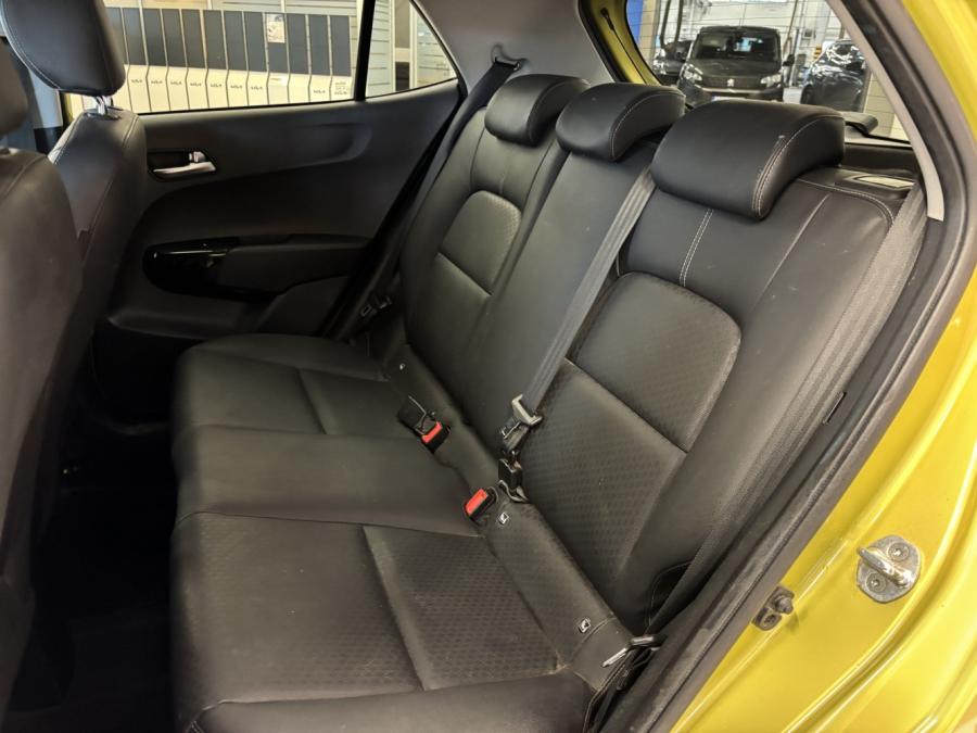 Yellow Kia Picanto 2019 in Riga, with an engine capacity of 1.20 L and mileage of 84 thousand km for 10900 €, photo 28 on AUTOMOTO.COM.LV