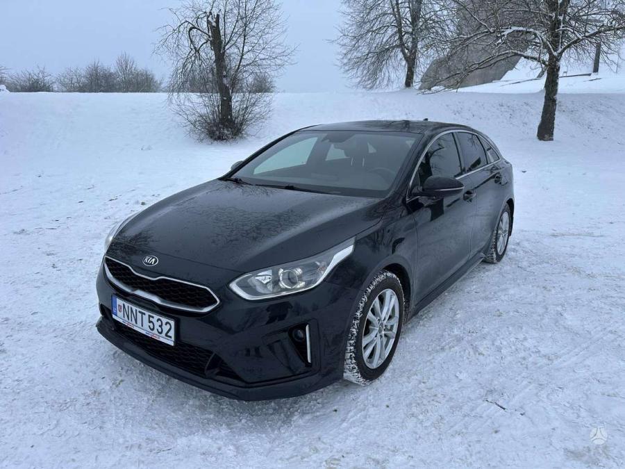Black Kia ProCeed 2020 in Kaunas, with an engine capacity of 1.00 L and mileage of 59 thousand km for 12999 €, photo 1 on AUTOMOTO.COM.LV