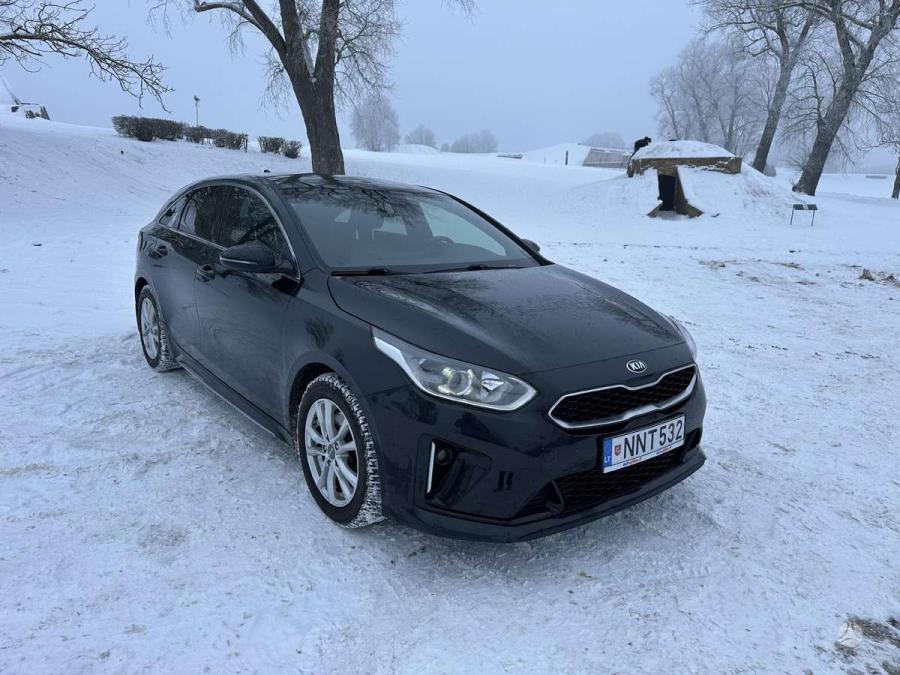 Black Kia ProCeed 2020 in Kaunas, with an engine capacity of 1.00 L and mileage of 59 thousand km for 12999 €, photo 3 on AUTOMOTO.COM.LV