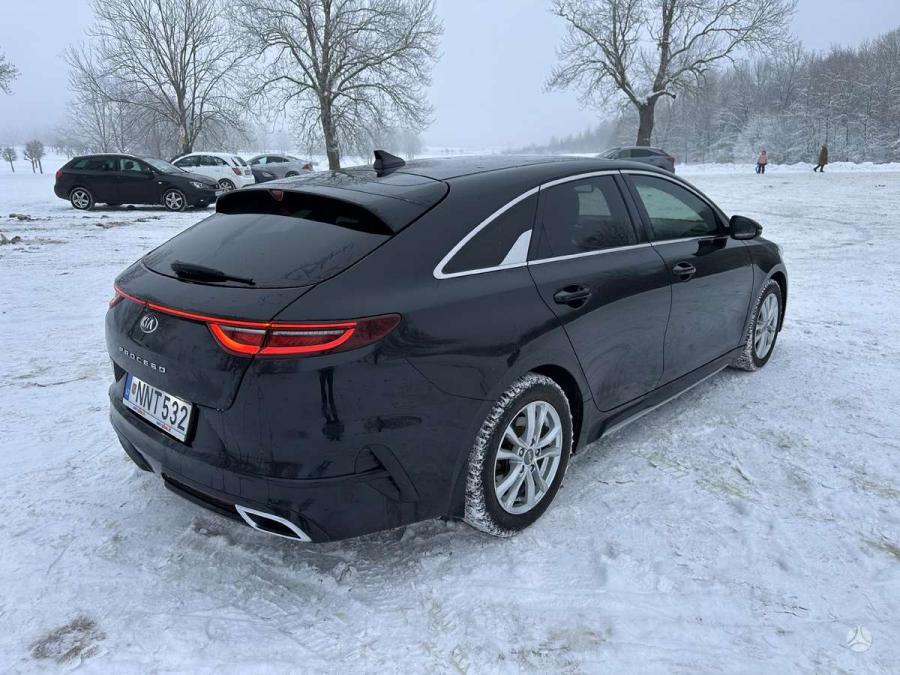 Black Kia ProCeed 2020 in Kaunas, with an engine capacity of 1.00 L and mileage of 59 thousand km for 12999 €, photo 5 on AUTOMOTO.COM.LV