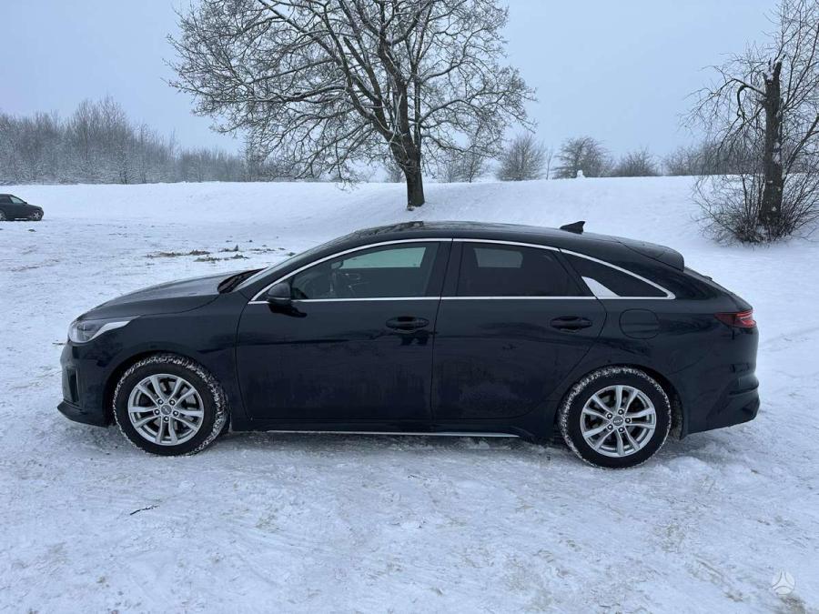 Black Kia ProCeed 2020 in Kaunas, with an engine capacity of 1.00 L and mileage of 59 thousand km for 12999 €, photo 8 on AUTOMOTO.COM.LV