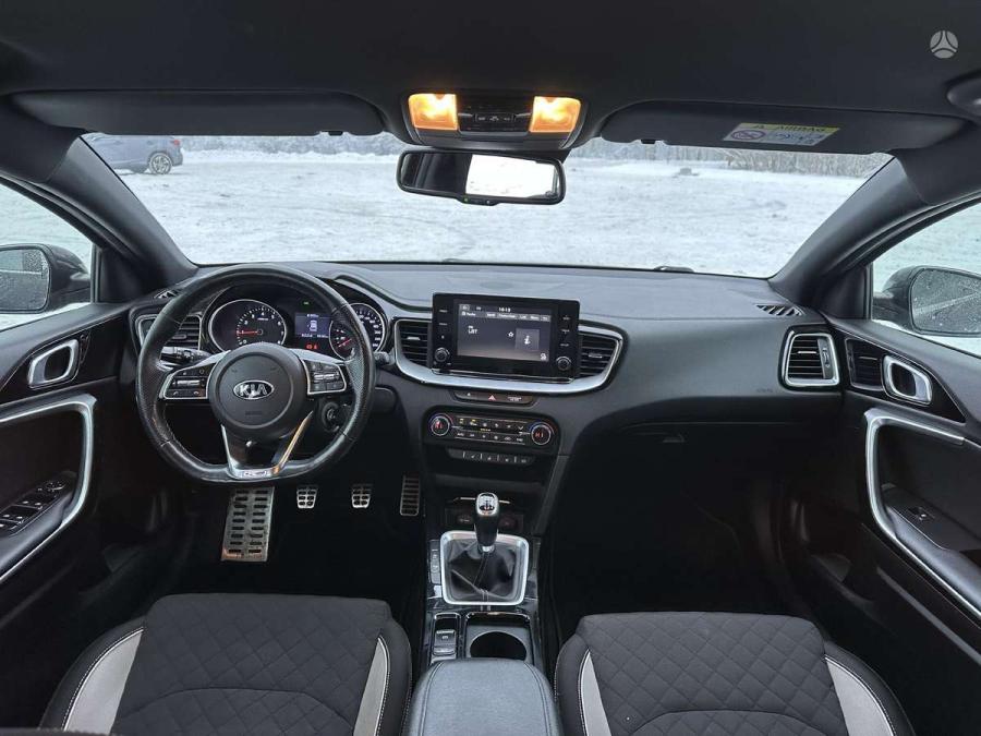 Black Kia ProCeed 2020 in Kaunas, with an engine capacity of 1.00 L and mileage of 59 thousand km for 12999 €, photo 9 on AUTOMOTO.COM.LV
