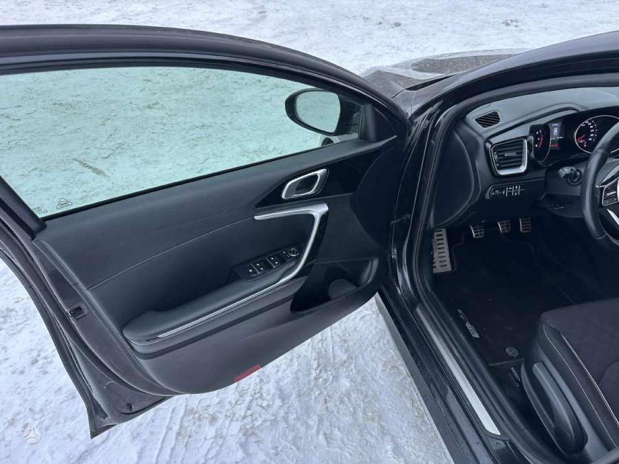 Black Kia ProCeed 2020 in Kaunas, with an engine capacity of 1.00 L and mileage of 59 thousand km for 12999 €, photo 12 on AUTOMOTO.COM.LV