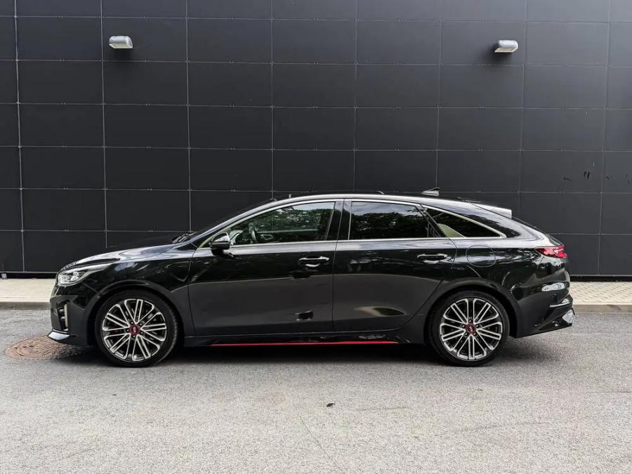 Black Kia ProCeed 2022 in Jelgava, with an engine capacity of 1.60 L and mileage of 74 thousand km for 19950 €, photo 7 on AUTOMOTO.COM.LV