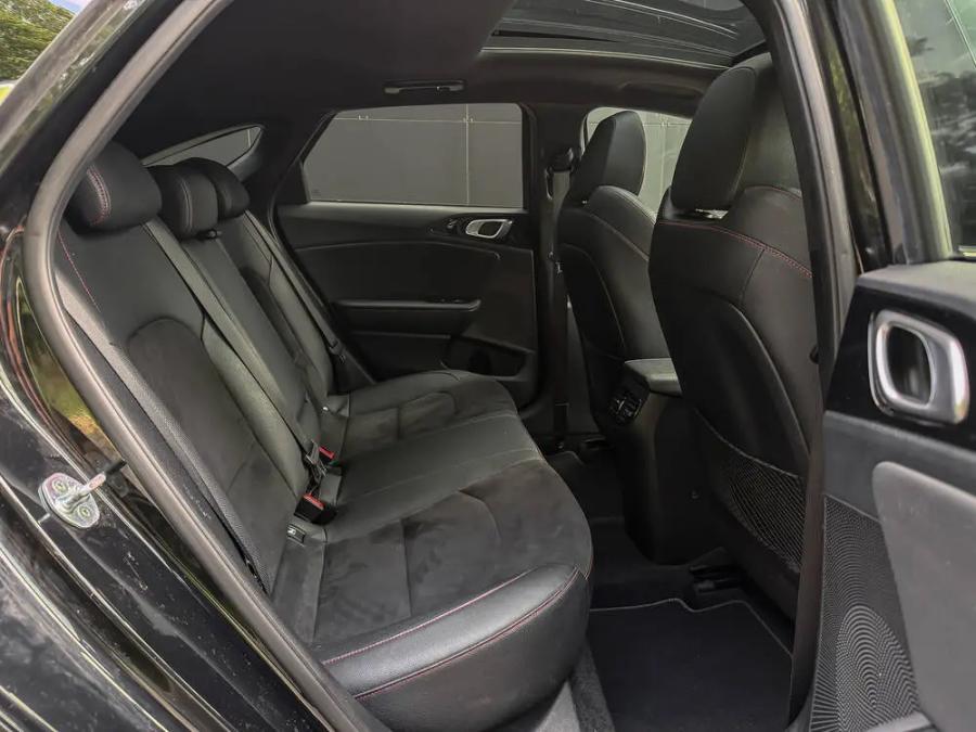 Black Kia ProCeed 2022 in Jelgava, with an engine capacity of 1.60 L and mileage of 74 thousand km for 19950 €, photo 18 on AUTOMOTO.COM.LV