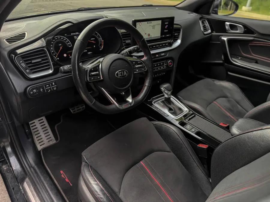 Black Kia ProCeed 2022 in Jelgava, with an engine capacity of 1.60 L and mileage of 74 thousand km for 19950 €, photo 23 on AUTOMOTO.COM.LV