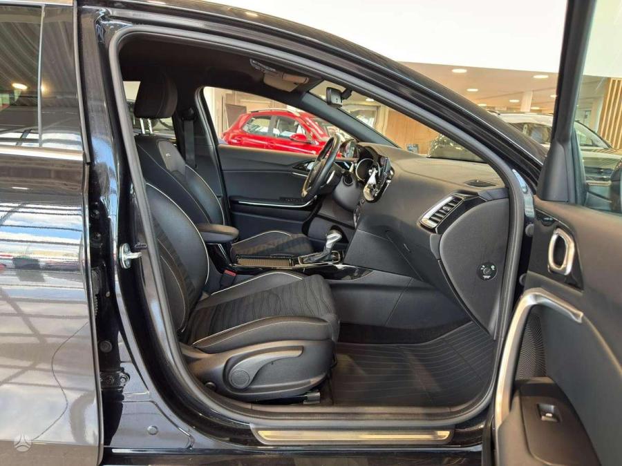 Melns Kia ProCeed 2024 Viļņa, ar dzinēja tilpumu 1.60 L un nobraukumu 18 tūkst. km par 25490 €, foto 14 vietnē AUTOMOTO.COM.LV