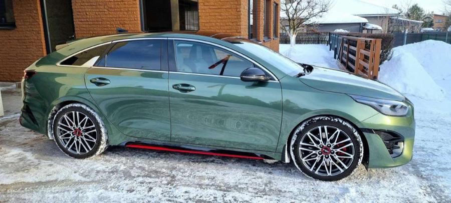 Green Kia ProCeed 2024 in Kaunas, with an engine capacity of 1.59 L and mileage of 32 thousand km for 25000 €, photo 4 on AUTOMOTO.COM.LV