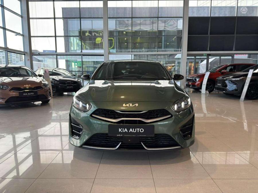 Green Kia ProCeed 2022 in Vilnius, with an engine capacity of 1.50 L and mileage of 85 thousand km for 19500 €, photo 3 on AUTOMOTO.COM.LV