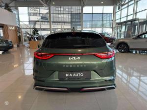 Green Kia ProCeed 2022 in Vilnius, with an engine capacity of 1.50 L and mileage of 85 thousand km for 19500 €, photo 4 on AUTOMOTO.COM.LV