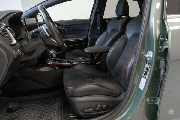 Green Kia ProCeed 2023 in Vilnius, with an engine capacity of 1.60 L and mileage of 54 thousand km for 26900 €, photo 8 on AUTOMOTO.COM.LV