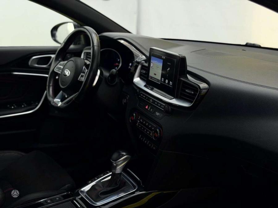 Grey Kia ProCeed 2019 in Vilnius, with an engine capacity of 1.59 L and mileage of 104 thousand km for 16490 €, photo 17 on AUTOMOTO.COM.LV