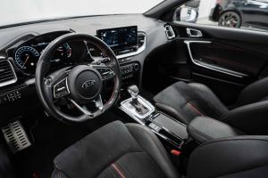 Grey Kia ProCeed 2021 in Tallinn, with an engine capacity of 1.60 L and mileage of 56 thousand km for 19900 €, photo 9 on AUTOMOTO.COM.LV