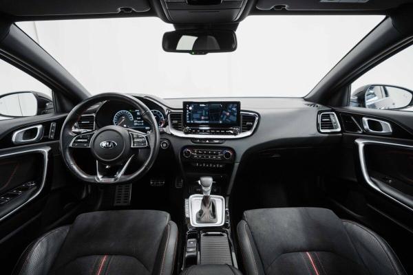 Grey Kia ProCeed 2021 in Tallinn, with an engine capacity of 1.60 L and mileage of 56 thousand km for 19900 €, photo 10 on AUTOMOTO.COM.LV