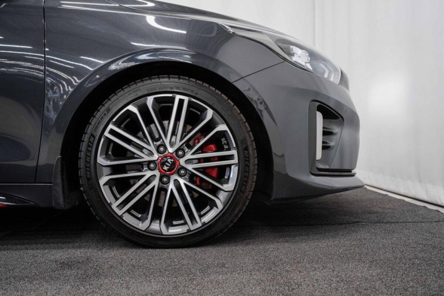 Grey Kia ProCeed 2021 in Tallinn, with an engine capacity of 1.60 L and mileage of 56 thousand km for 19900 €, photo 23 on AUTOMOTO.COM.LV