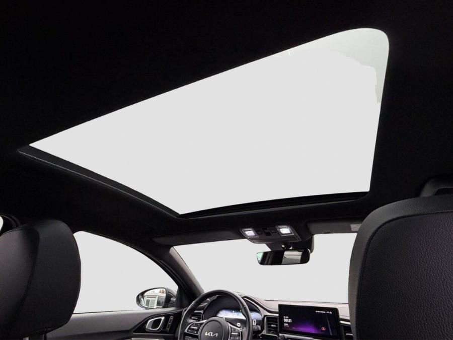 Pelēks Kia ProCeed 2023 Pērnava, ar dzinēja tilpumu 1.60 L un nobraukumu 48 tūkst. km par 23900 €, foto 9 vietnē AUTOMOTO.COM.LV