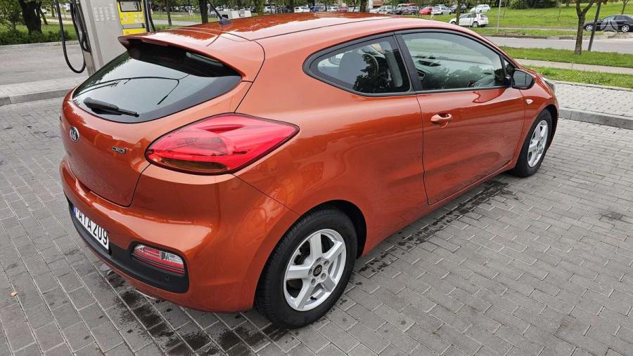Orange Kia ProCeed 2013 in Kaunas, with an engine capacity of 1.40 L and mileage of 191 thousand km for 4750 €, photo 6 on AUTOMOTO.COM.LV