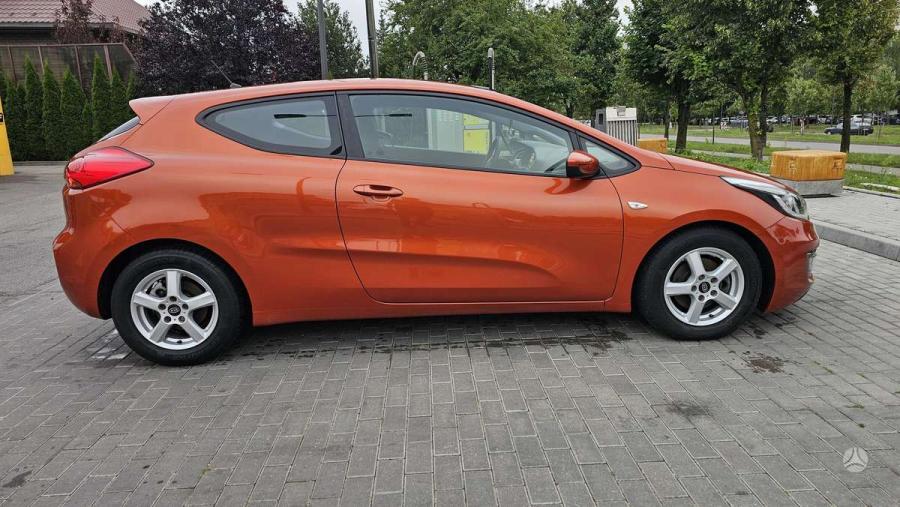 Orange Kia ProCeed 2013 in Kaunas, with an engine capacity of 1.40 L and mileage of 191 thousand km for 4750 €, photo 7 on AUTOMOTO.COM.LV