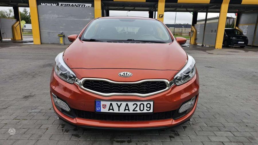 Orange Kia ProCeed 2013 in Kaunas, with an engine capacity of 1.40 L and mileage of 191 thousand km for 4750 €, photo 8 on AUTOMOTO.COM.LV