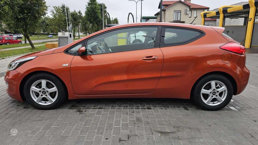 Orange Kia ProCeed 2013 in Kaunas, with an engine capacity of 1.40 L and mileage of 191 thousand km for 4750 €, photo 9 on AUTOMOTO.COM.LV