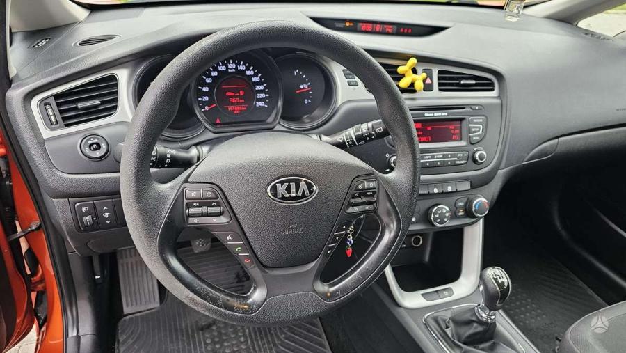 Orange Kia ProCeed 2013 in Kaunas, with an engine capacity of 1.40 L and mileage of 191 thousand km for 4750 €, photo 17 on AUTOMOTO.COM.LV