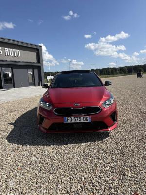 Red Kia ProCeed 2019 in Taurage, with an engine capacity of 1.60 L and mileage of 168 thousand km for 14800 €, photo 3 on AUTOMOTO.COM.LV