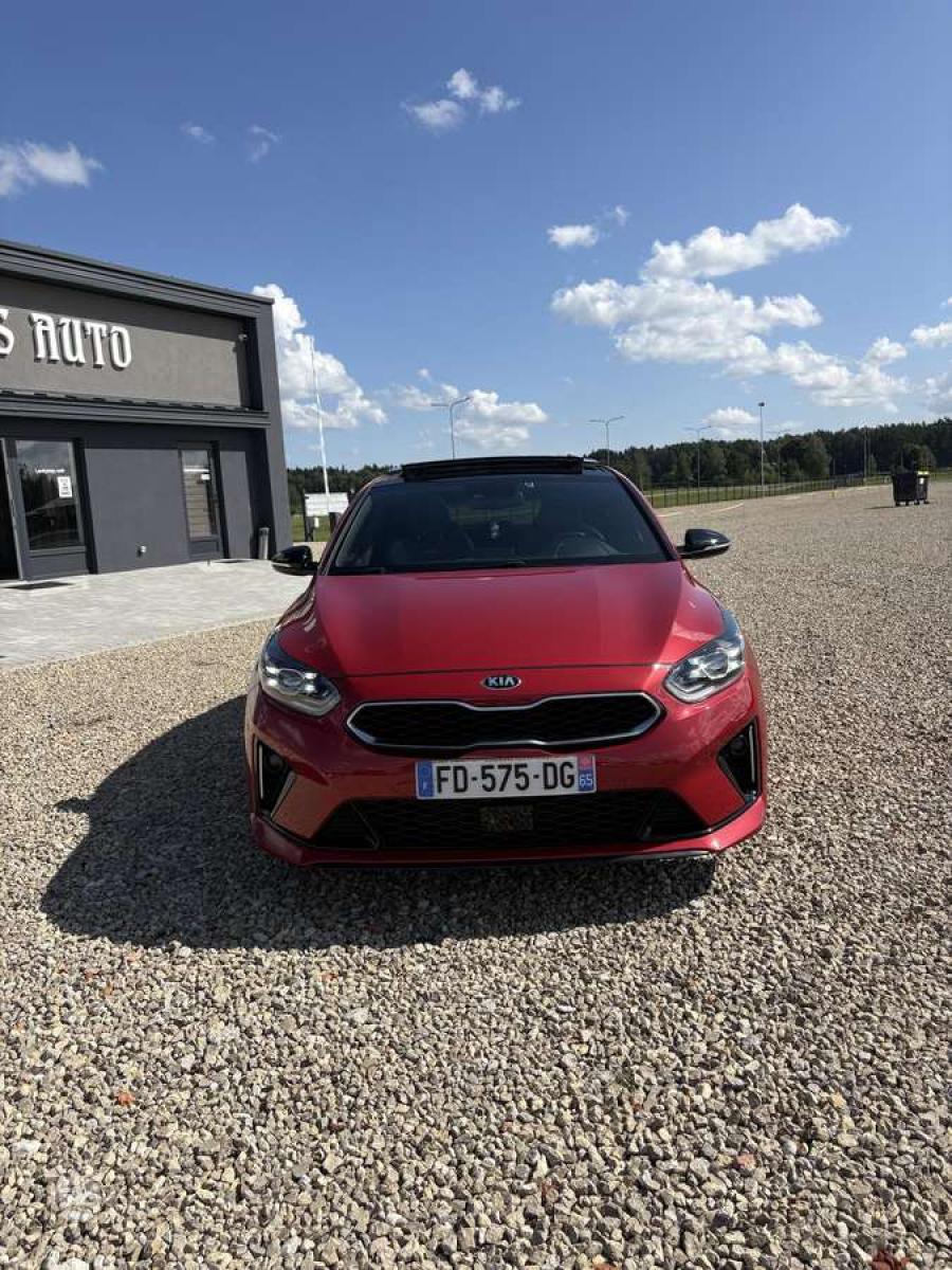 Red Kia ProCeed 2019 in Taurage, with an engine capacity of 1.60 L and mileage of 168 thousand km for 14800 €, photo 3 on AUTOMOTO.COM.LV