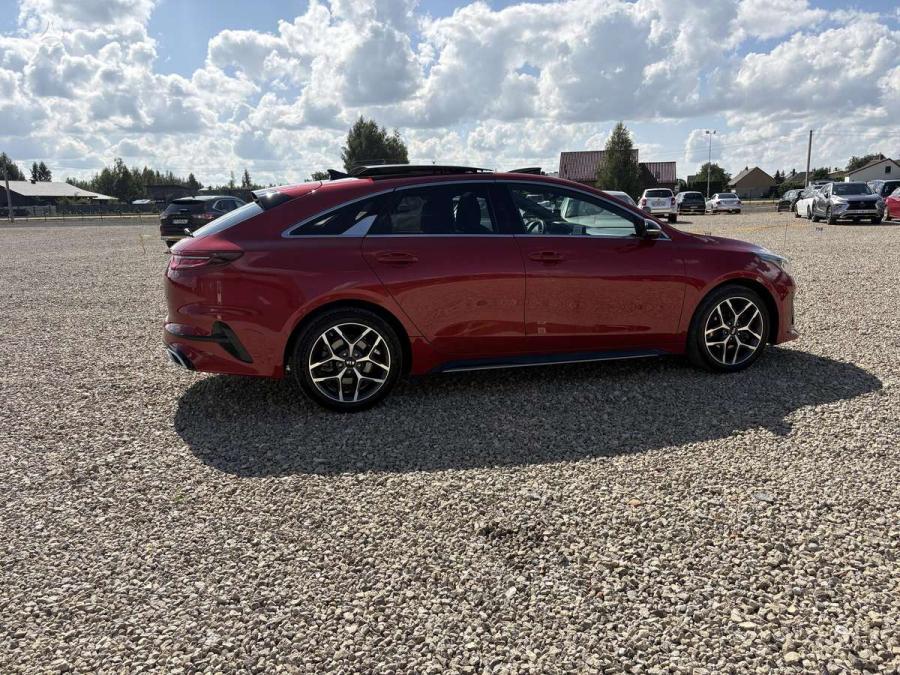 Red Kia ProCeed 2019 in Taurage, with an engine capacity of 1.60 L and mileage of 168 thousand km for 14800 €, photo 5 on AUTOMOTO.COM.LV