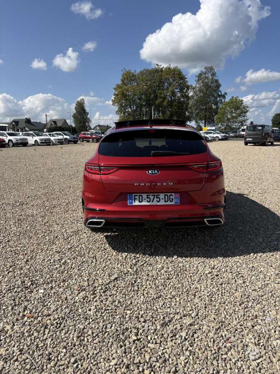 Red Kia ProCeed 2019 in Taurage, with an engine capacity of 1.60 L and mileage of 168 thousand km for 14800 €, photo 7 on AUTOMOTO.COM.LV