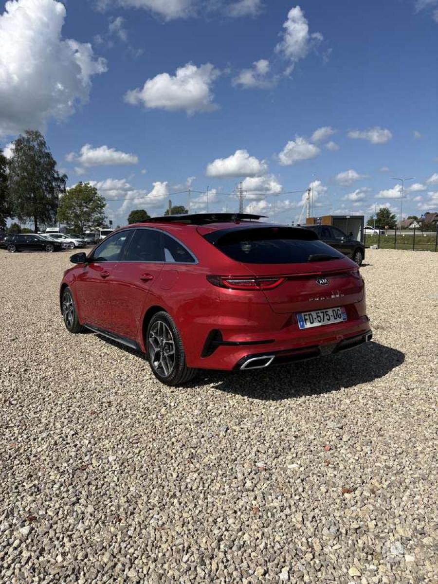 Red Kia ProCeed 2019 in Taurage, with an engine capacity of 1.60 L and mileage of 168 thousand km for 14800 €, photo 8 on AUTOMOTO.COM.LV