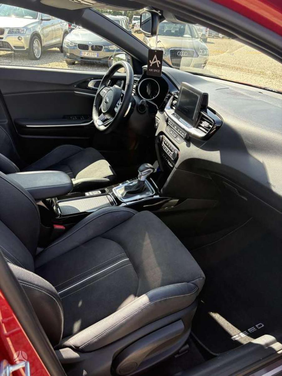 Red Kia ProCeed 2019 in Taurage, with an engine capacity of 1.60 L and mileage of 168 thousand km for 14800 €, photo 12 on AUTOMOTO.COM.LV