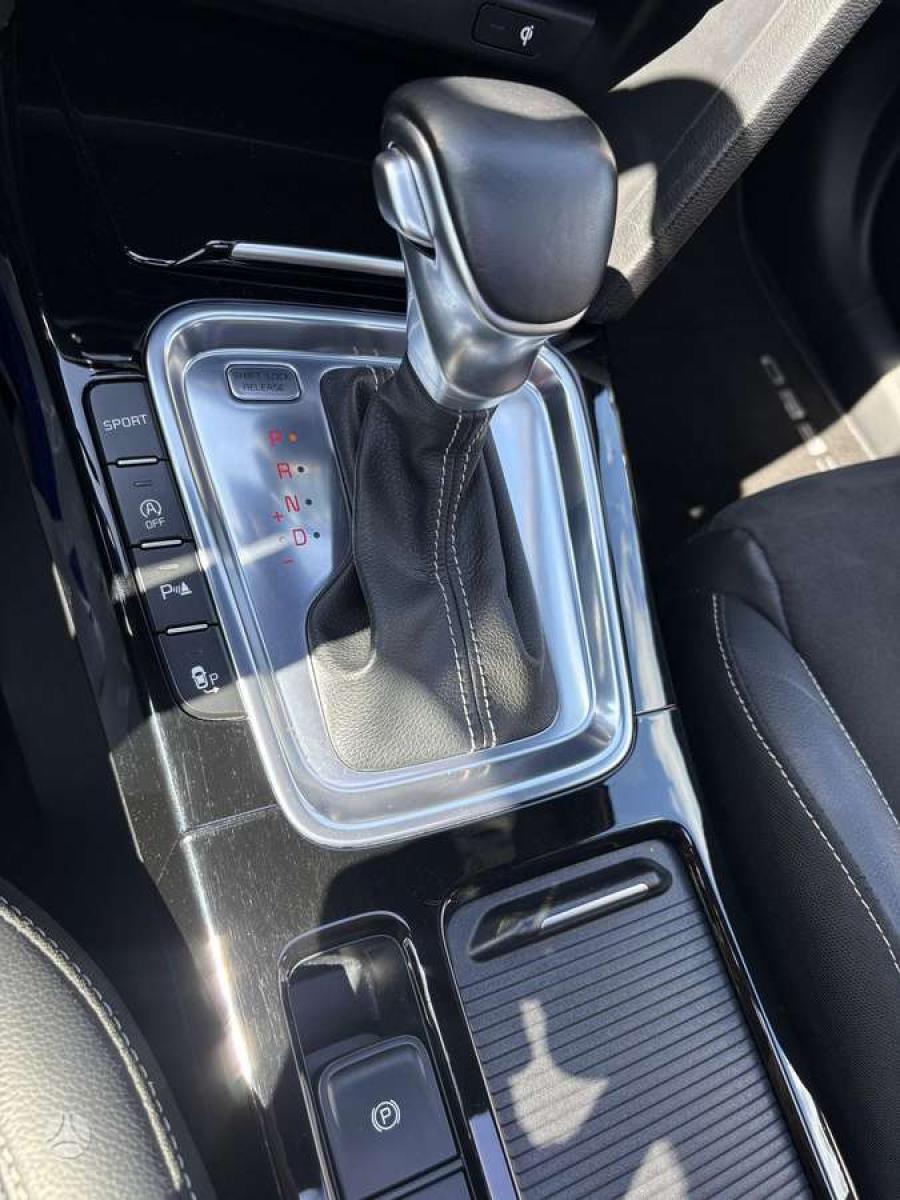 Red Kia ProCeed 2019 in Taurage, with an engine capacity of 1.60 L and mileage of 168 thousand km for 14800 €, photo 17 on AUTOMOTO.COM.LV