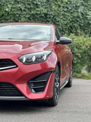 Red Kia ProCeed 2022 in Vilnius, with an engine capacity of 1.50 L and mileage of 124 thousand km for 15500 €, photo 3 on AUTOMOTO.COM.LV