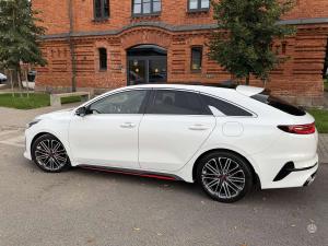 White Kia ProCeed 2019 in Kaunas, with an engine capacity of 1.59 L and mileage of 128 thousand km for 17900 €, photo 1 on AUTOMOTO.COM.LV