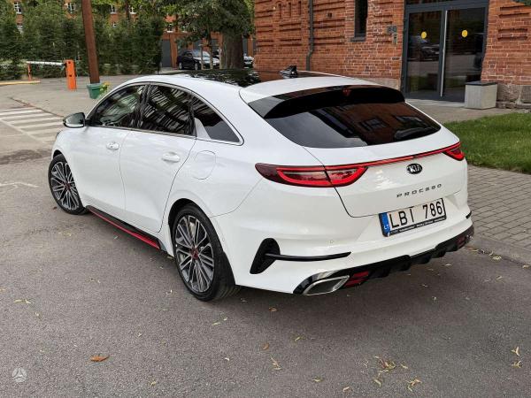 White Kia ProCeed 2019 in Kaunas, with an engine capacity of 1.59 L and mileage of 128 thousand km for 17900 €, photo 2 on AUTOMOTO.COM.LV